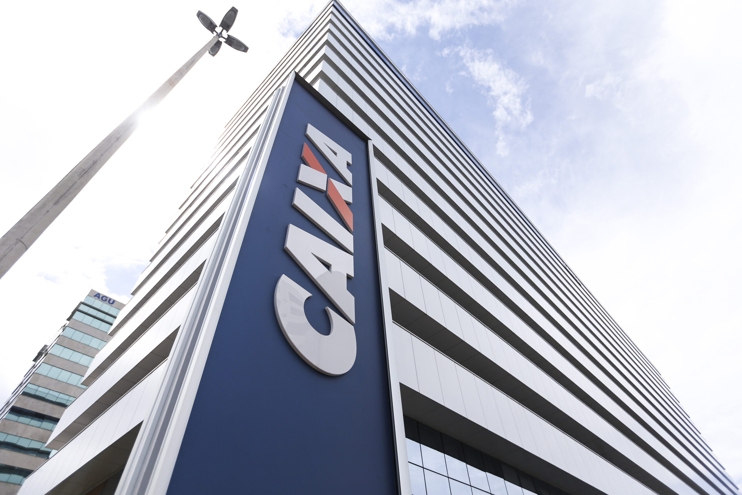 Caixa Econômica Federal estuda compra de carteiras do BRB e mercado ...